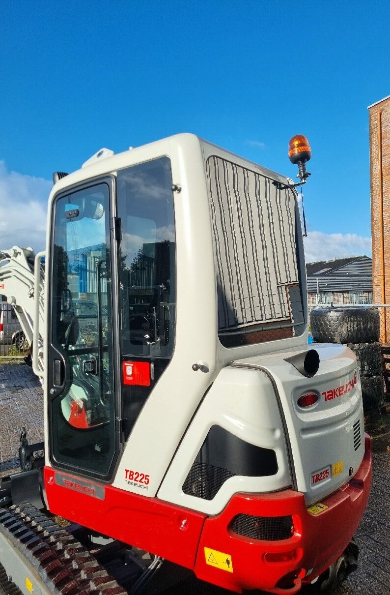 Takeuchi TB225 StageV minigraver voor Jeroen Koehoorn | VMS Machines